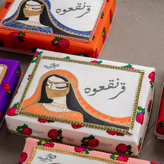 Rosy Batoola Box: علبة البطولة الموردة – Papillon Qatar